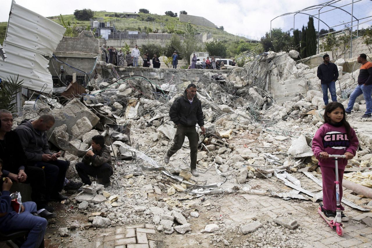 As Israeli group expands, Palestinian houses face demolition