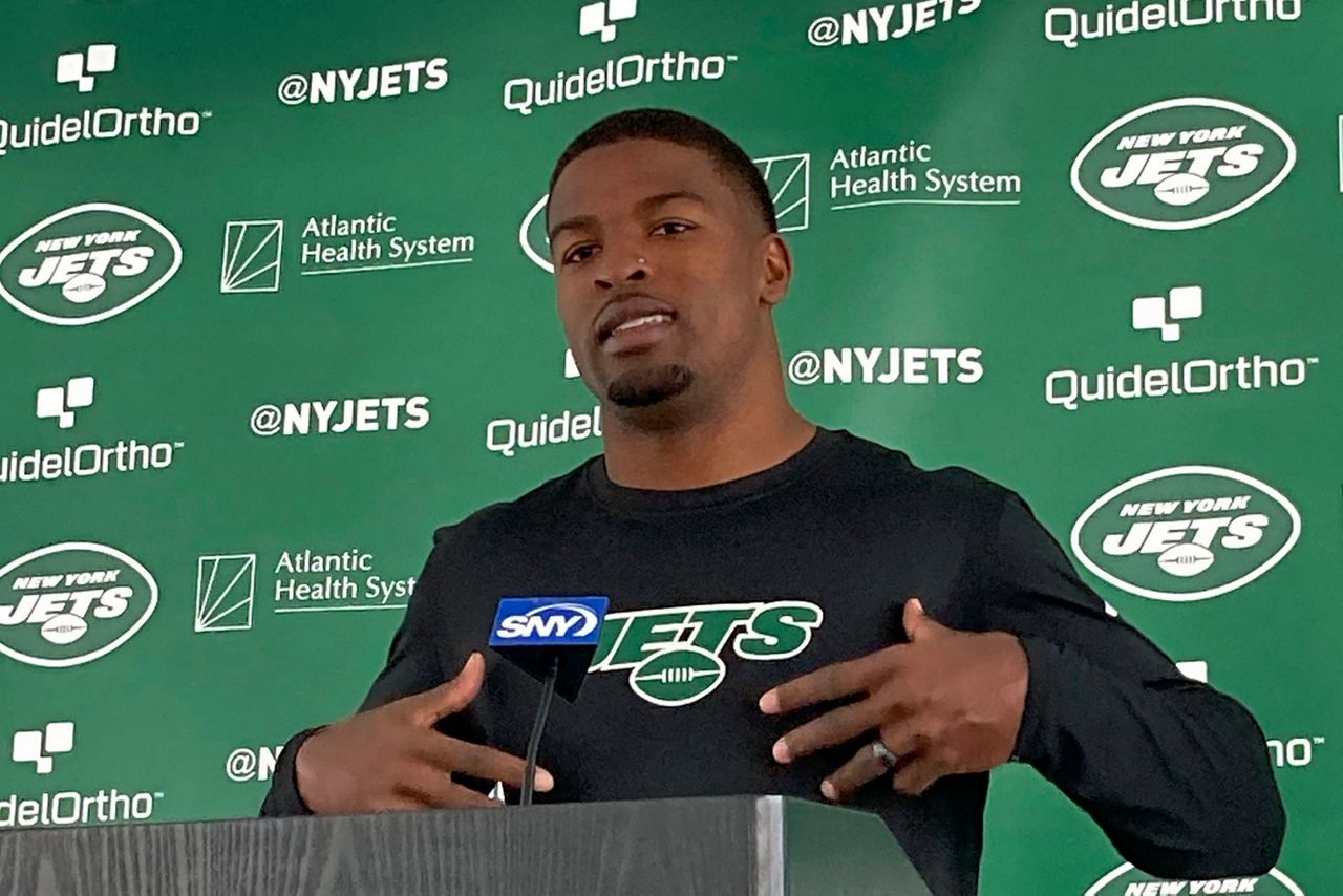 Big expectations and lots of attention greet Jets as they begin ...