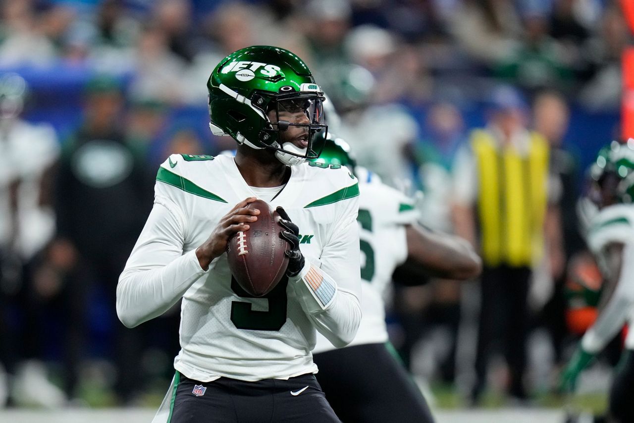 Jets QB White leaves Colts game with right forearm injury