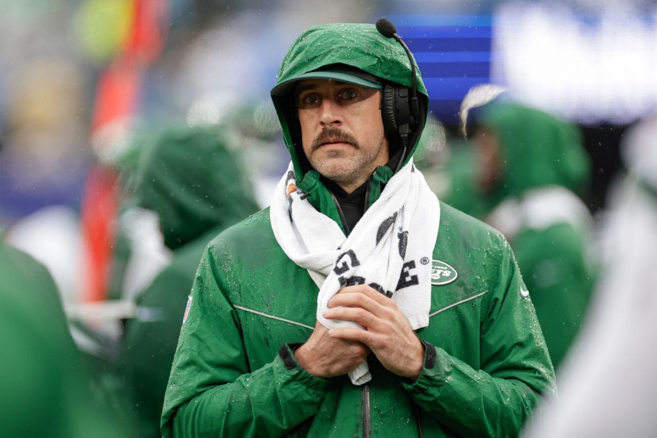 Jets' Aaron Rodgers still aiming to return to practice around his 40th ...