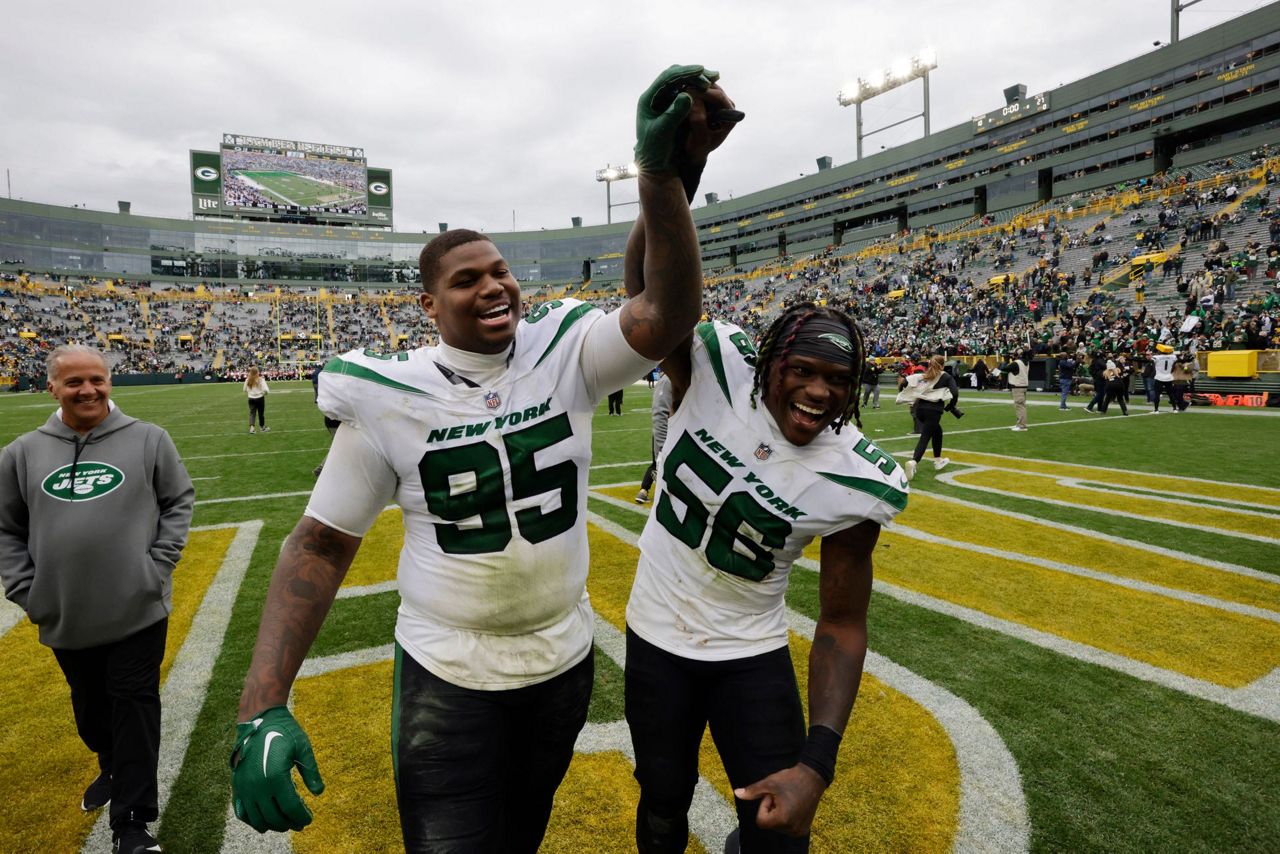 Jets continue surge with convincing 27-10 win at Green Bay