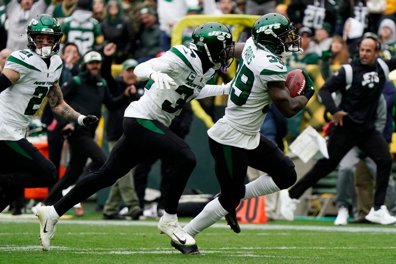 Jets continue surge with convincing 27-10 win at Green Bay