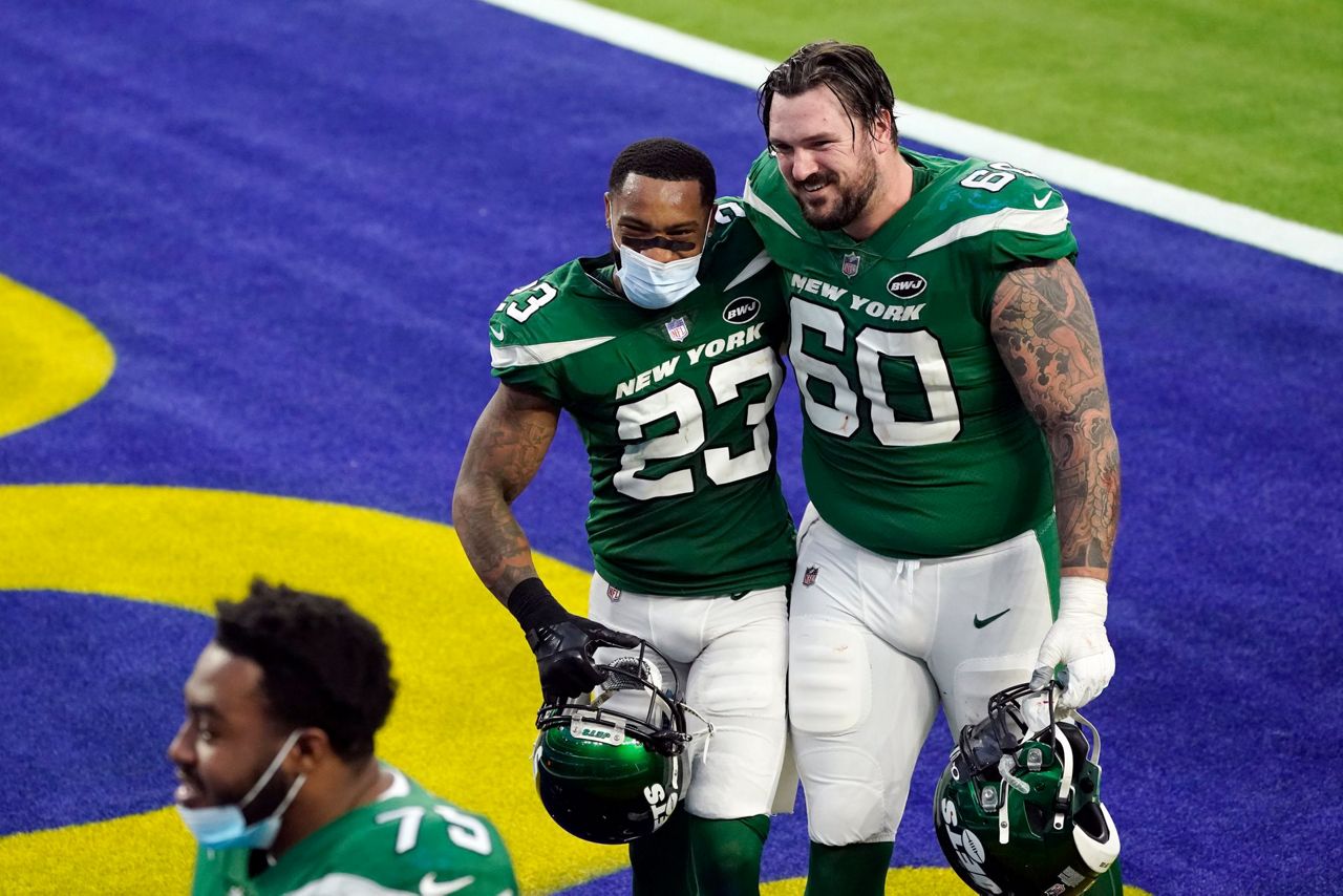 Erase that 0!: Jets edge Rams 23-20, avoid winless season