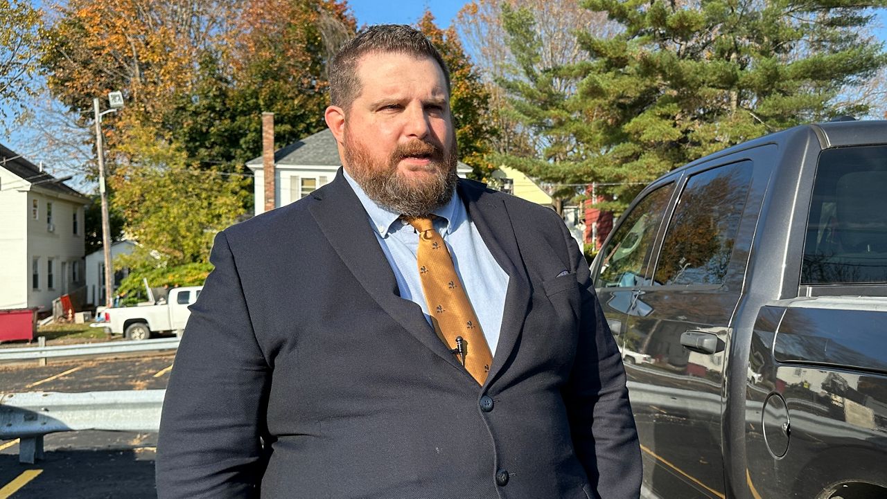 Maine lawmaker resigns to protest Theriault victory