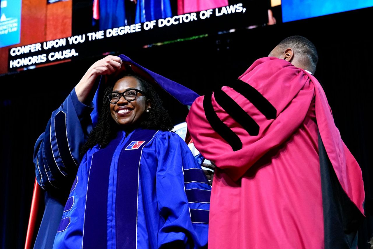 Supreme Court Justice Ketanji Brown Jackson tells law students ...