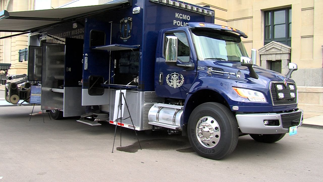KCPD reveals new bomb and arson command vehicle