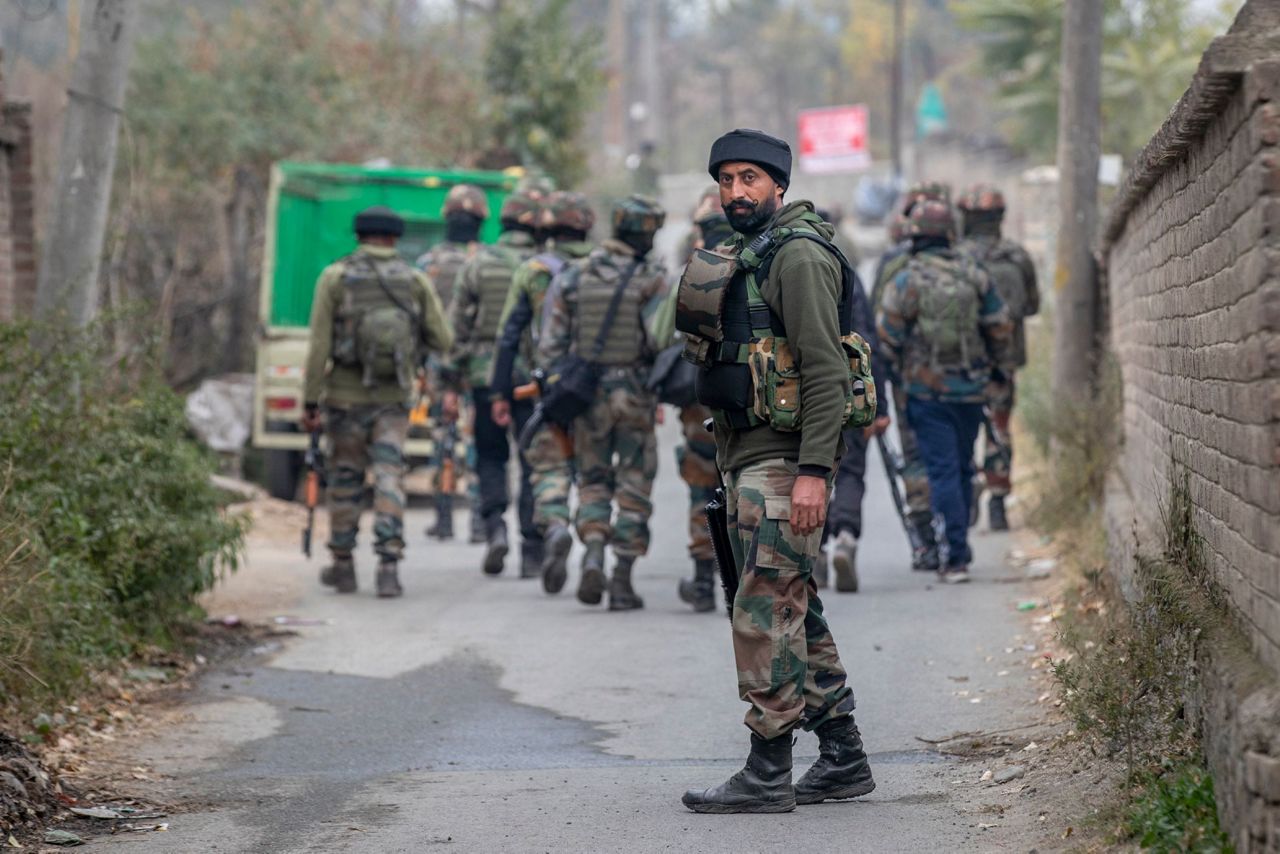 Indian troops kill top rebel commander in Kashmir fighting