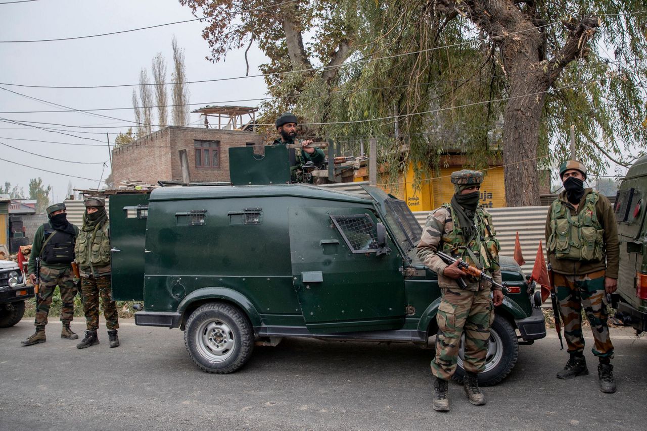 Indian troops kill top rebel commander in Kashmir fighting