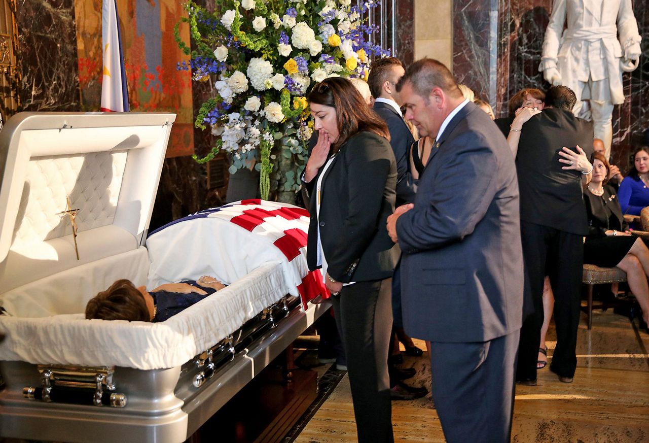 Memorials for former governor Blanco move to her Cajun home