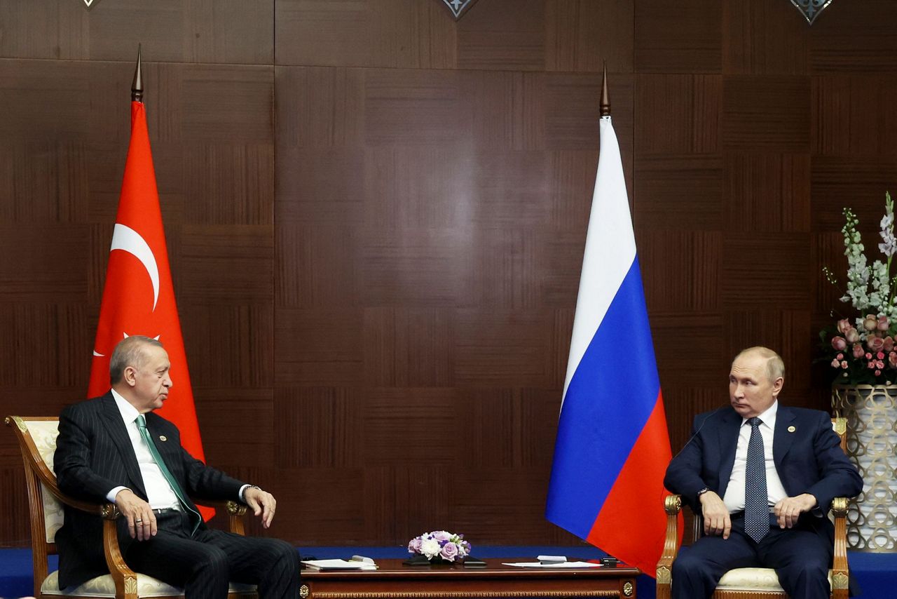 Putin suggests turning Turkey into gas hub for Europe