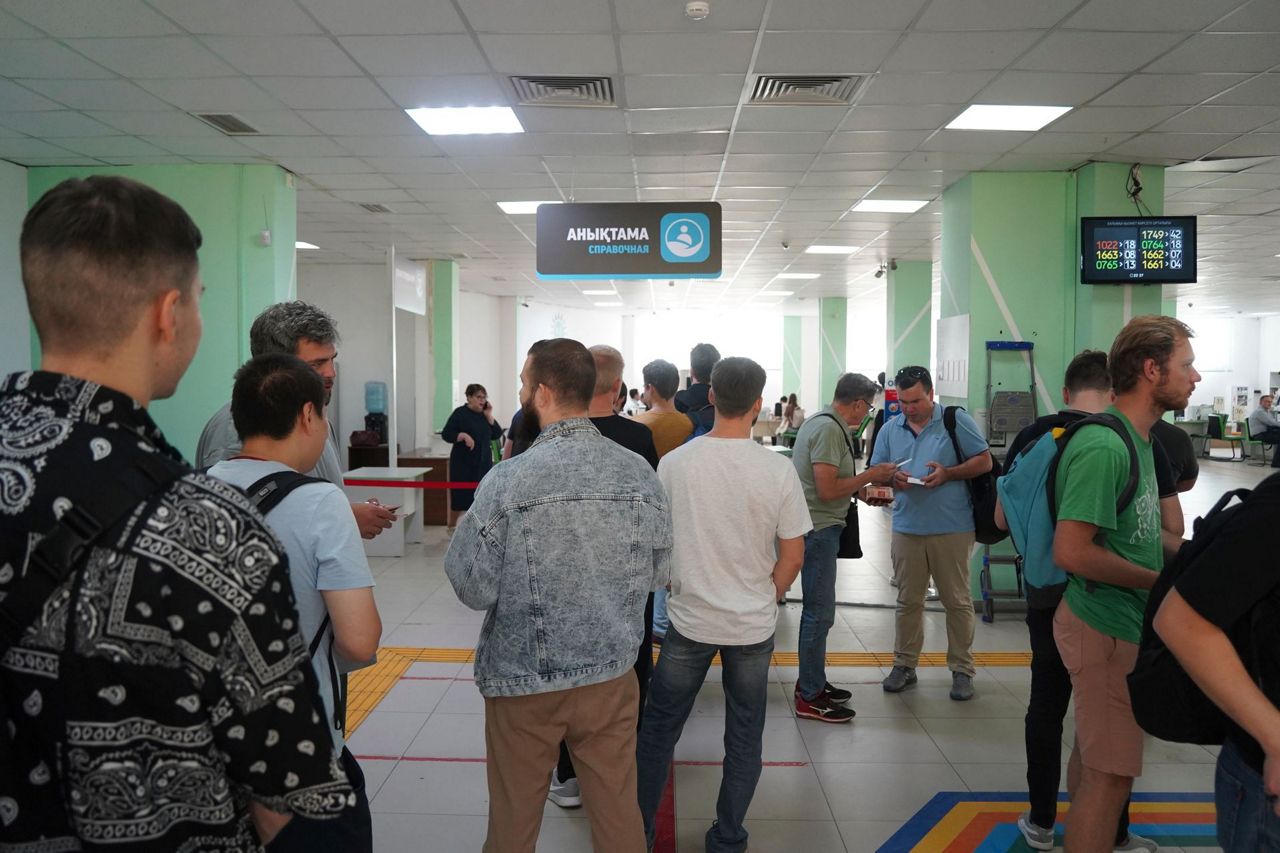 Officials say 98,000 Russians enter Kazakhstan after call-up