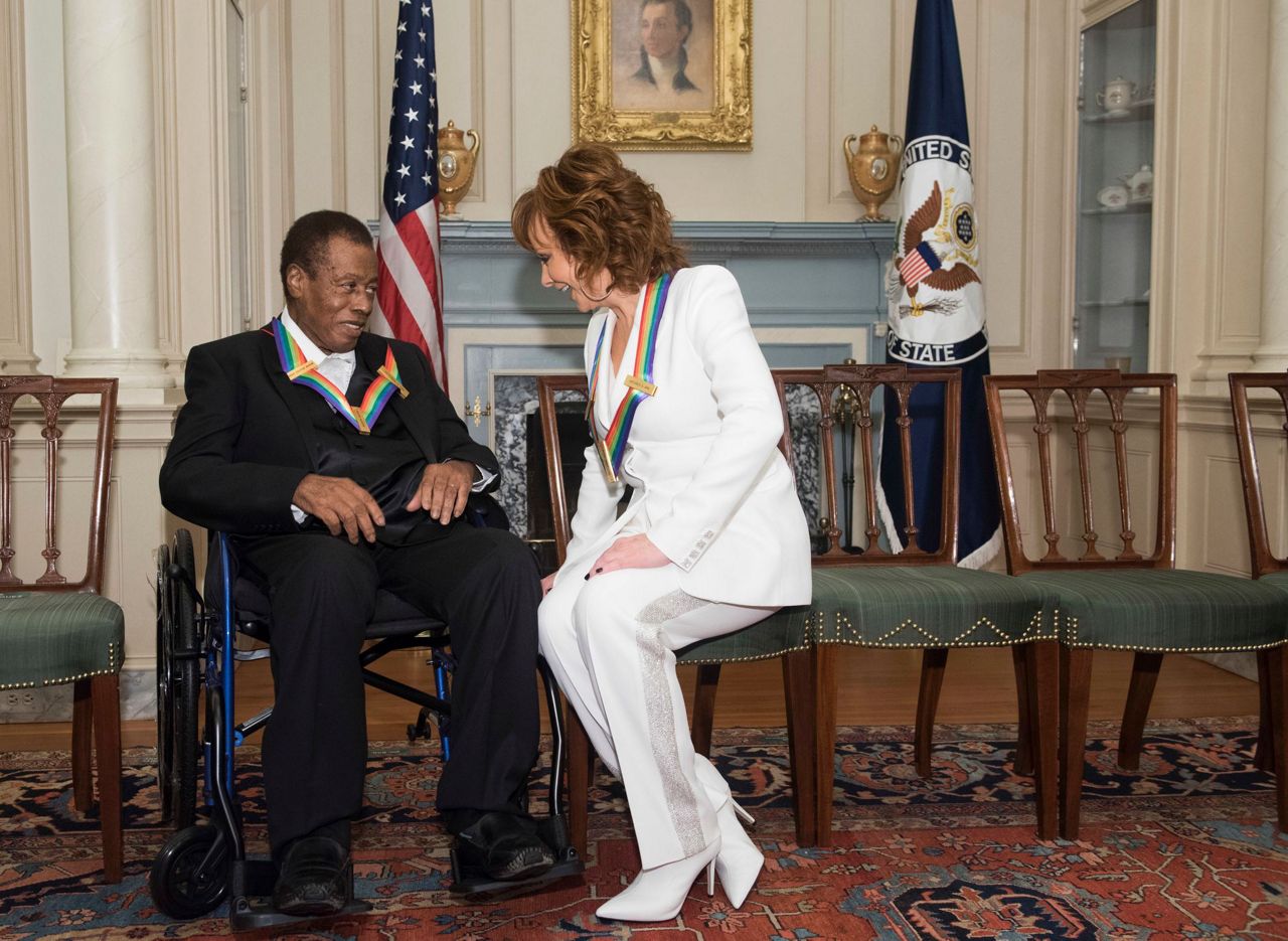 Celebrities, guests arrive for Kennedy Center Honors program