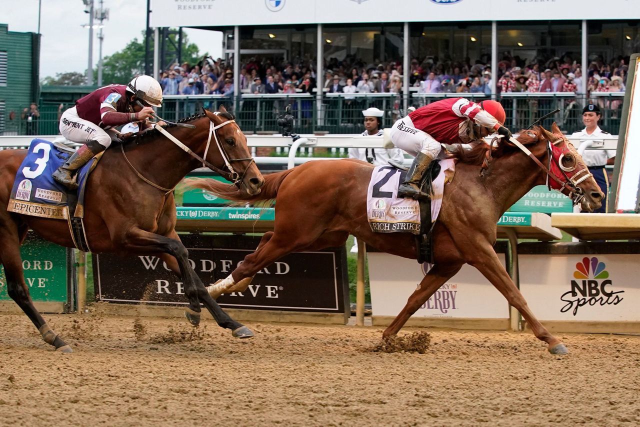 Kentucky Derby Updates | Big hats and bourbon return