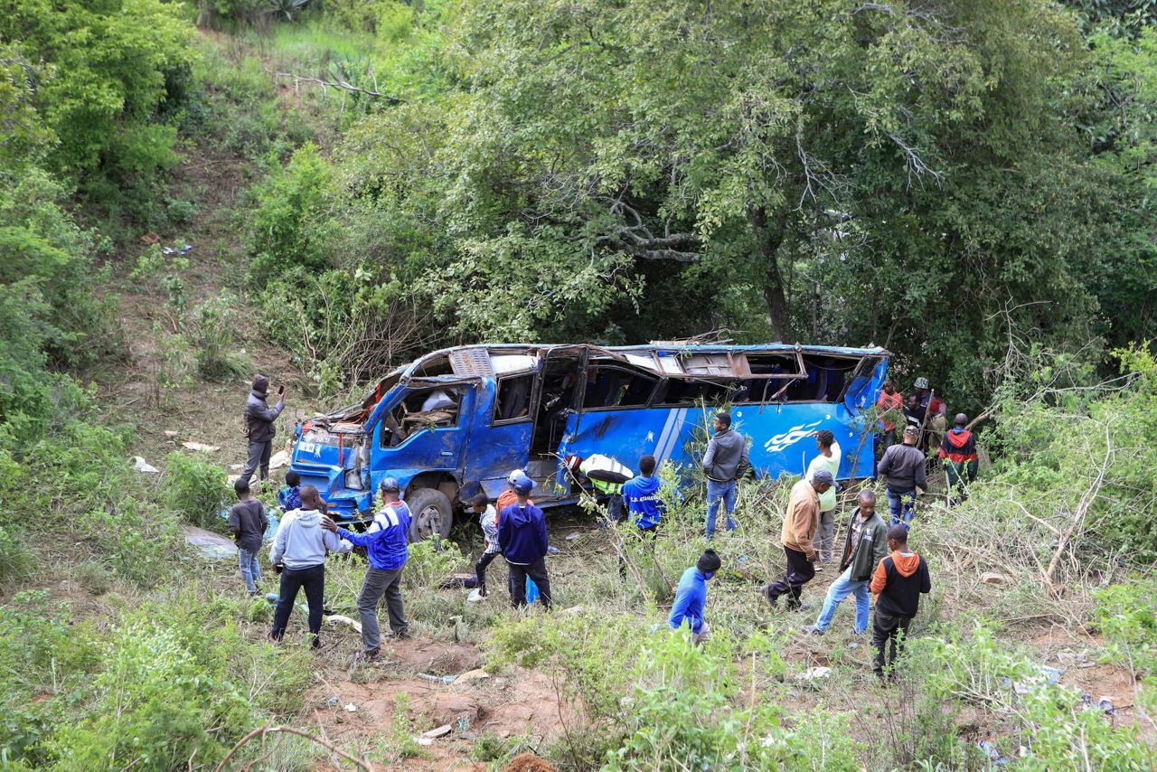 10 people returning from a funeral die in Kenya bus crash