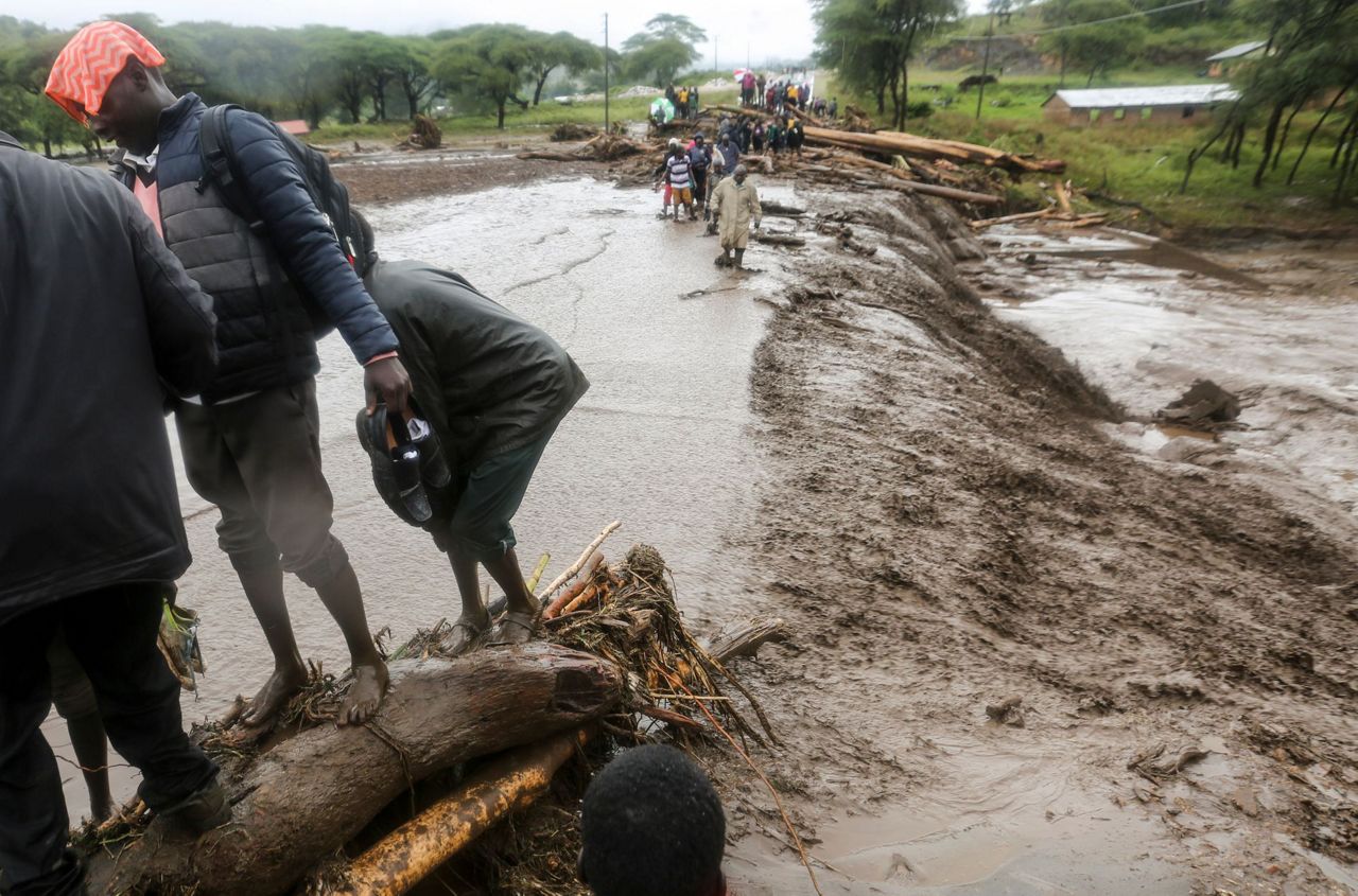 Heavy rains in Kenya cause flooding, mudslides that kill 17