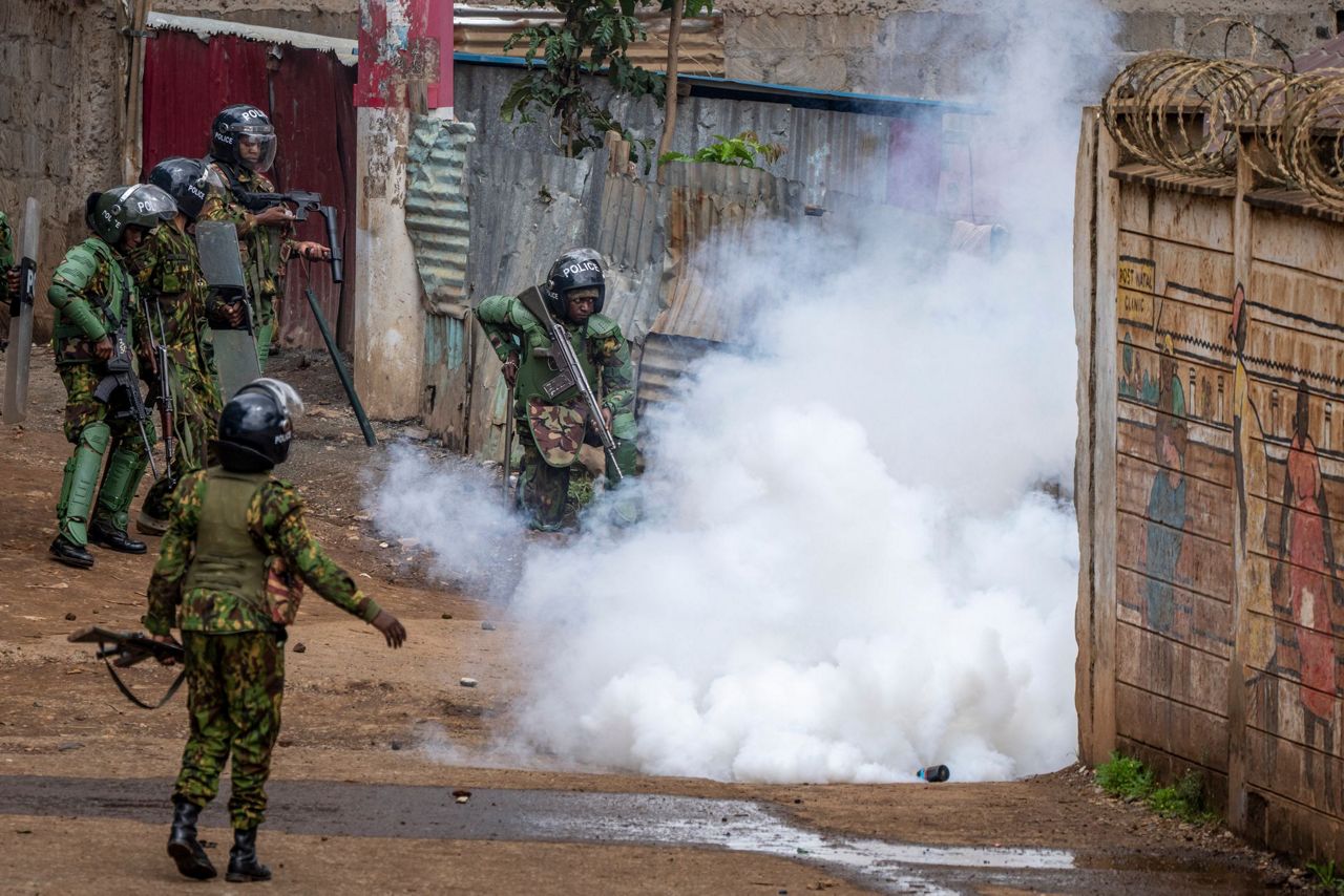 Kenyan police clash with anti-government protesters