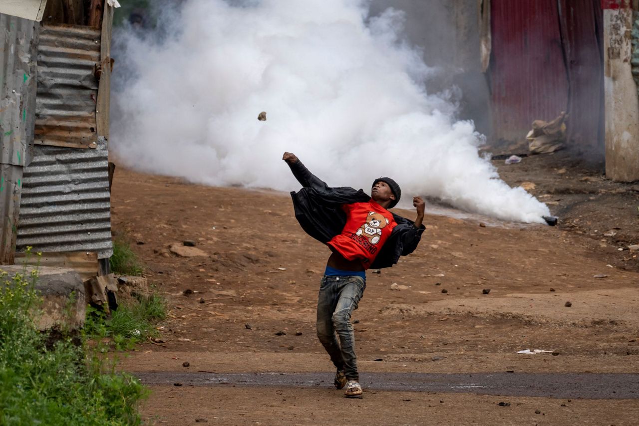 Kenyan police clash with anti-government protesters