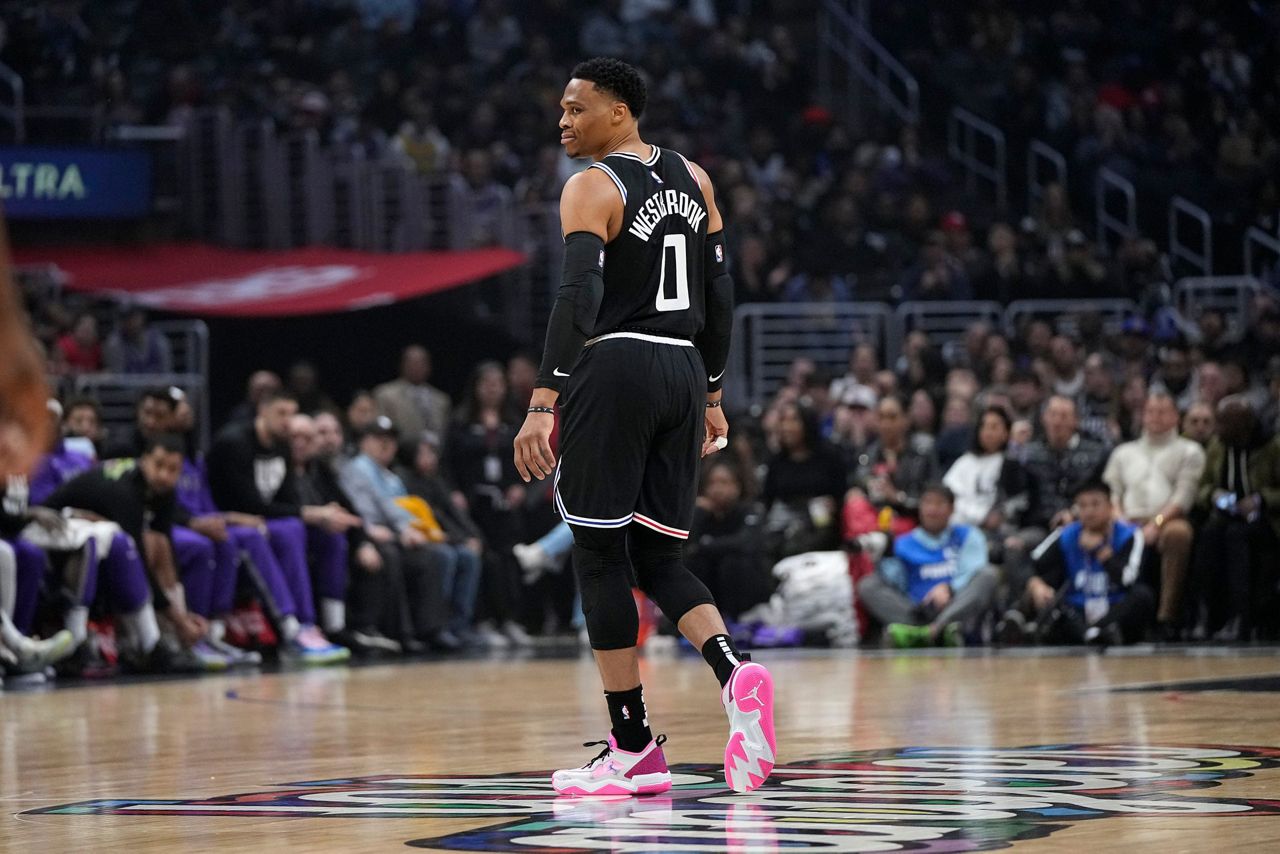 Westbrook goes from Lakers' bench to being Clippers' starter