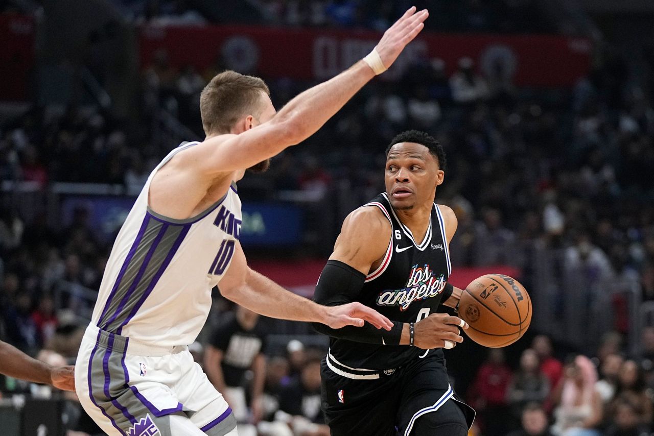 Kings outlast Clippers 176-175 in double overtime
