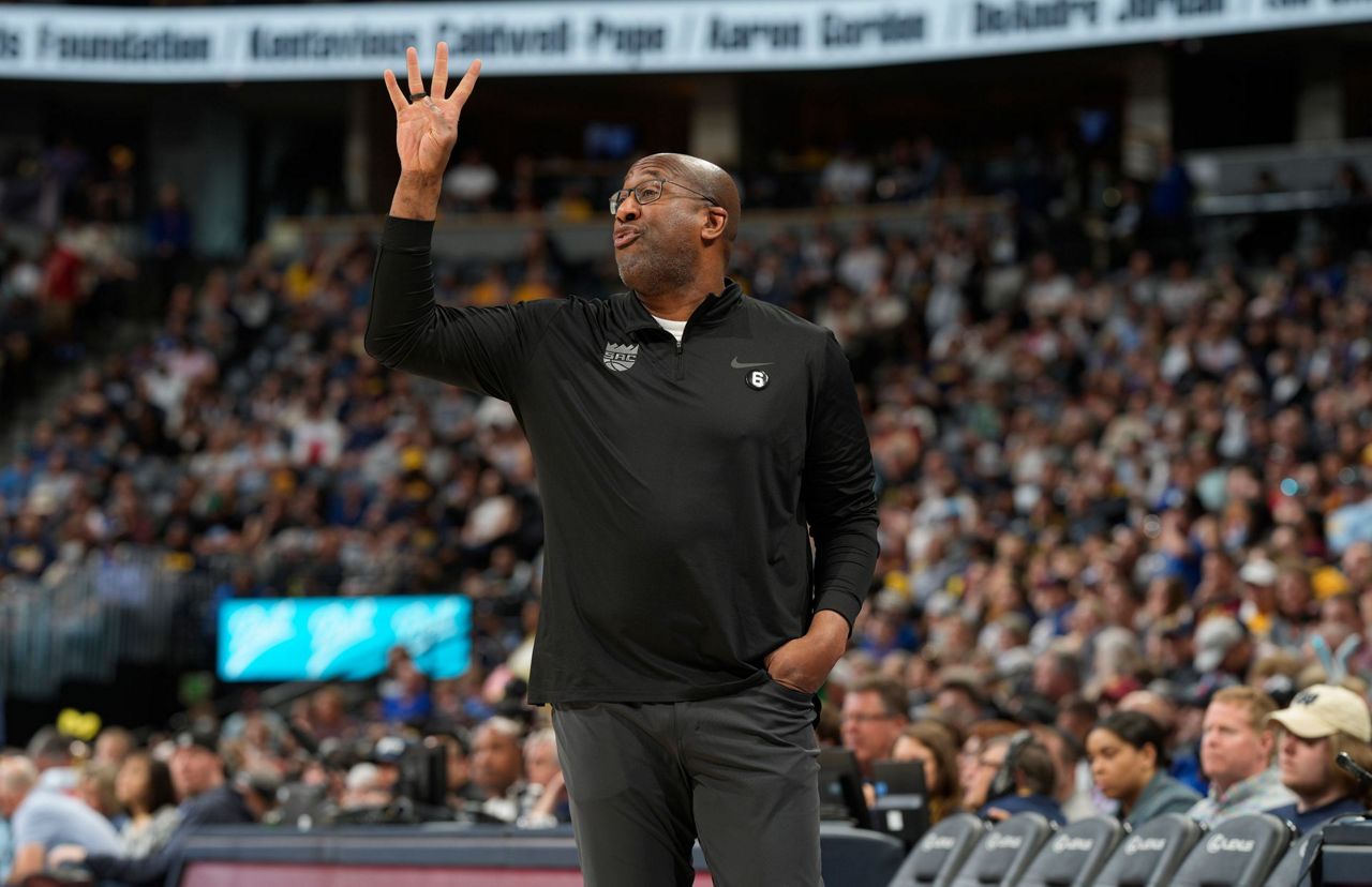 Sacramento's Mike Brown unanimous Coach of the Year winner