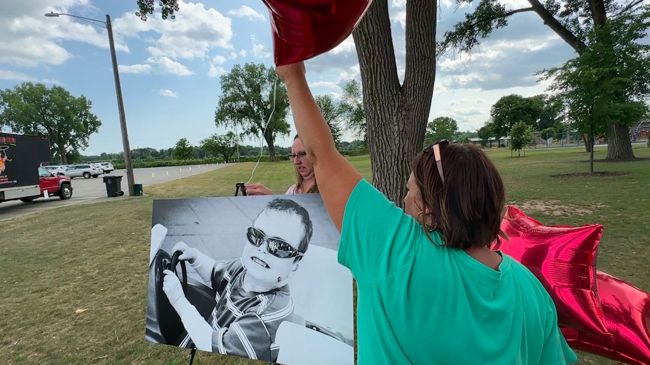 Knuth family gives thanks to community