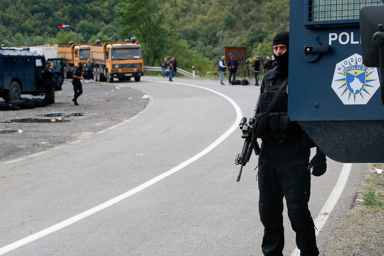 Protesters block Kosovo-Serbia border, tension still high