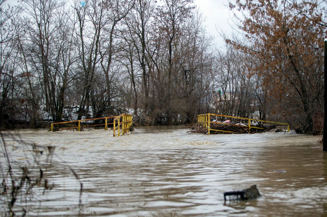 Snow and heavy rain in Balkans cause floods, disrupt traffic
