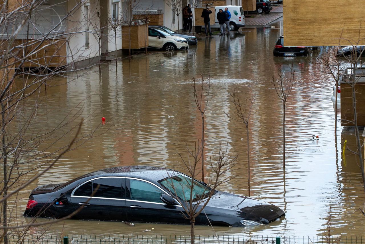 Snow and heavy rain in Balkans cause floods, disrupt traffic