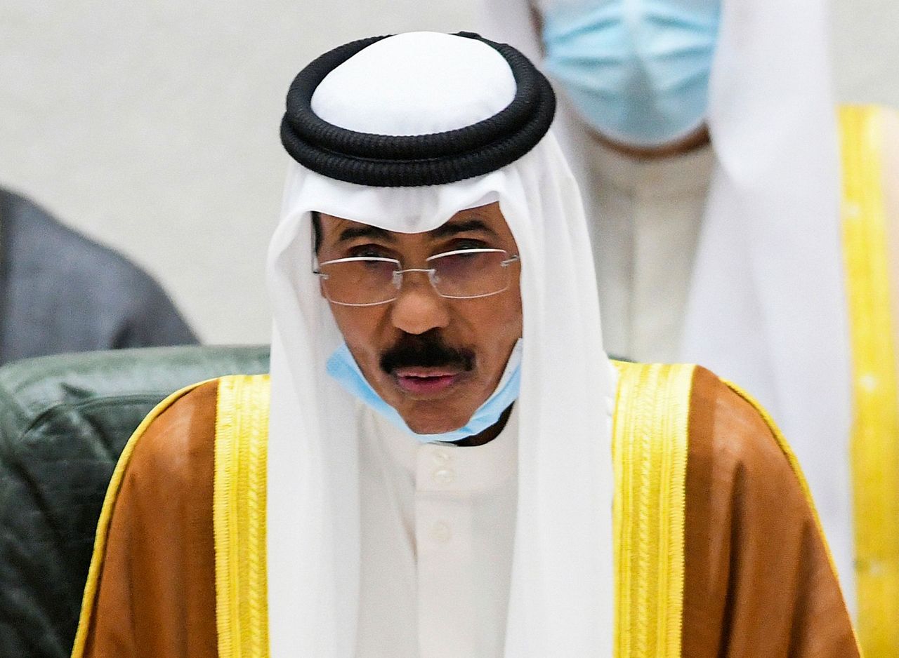 Kuwaiti emir transfers some duties to crown prince