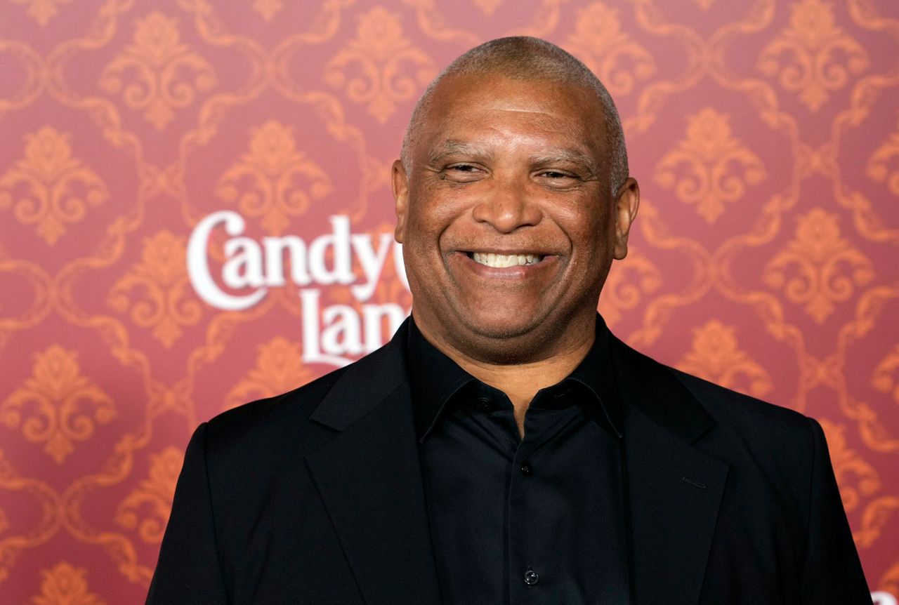 Eddie Murphy wants 'Candy Cane Lane' to put you in the Christmas spirit ...