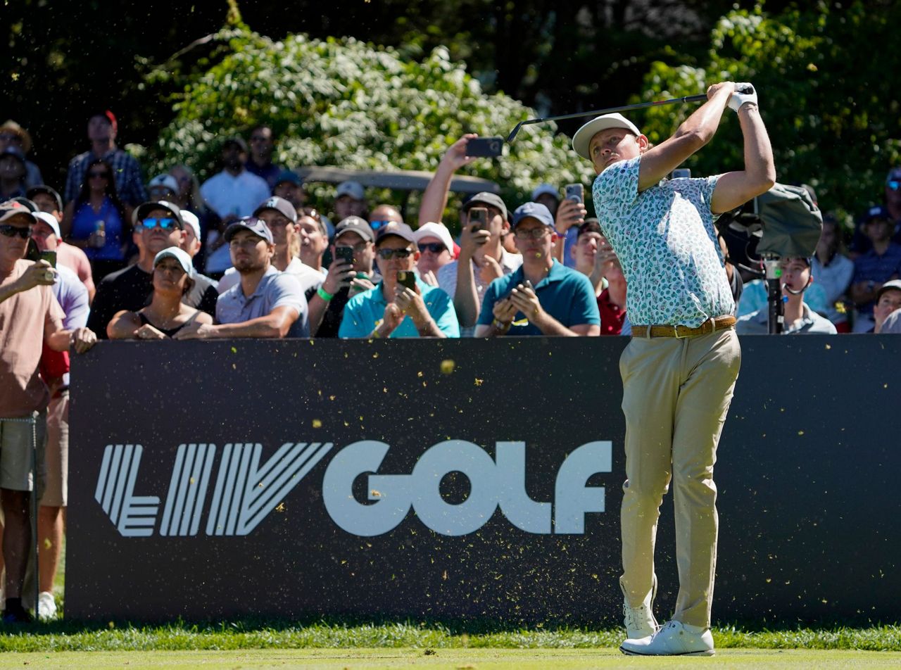 Wolff makes an ace and leads LIV Golf event over newcomers