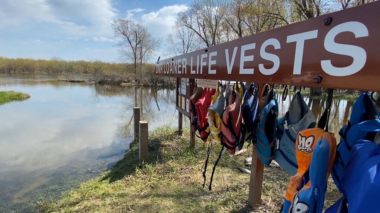 Free life vest kiosks installed along the Wisconsin River