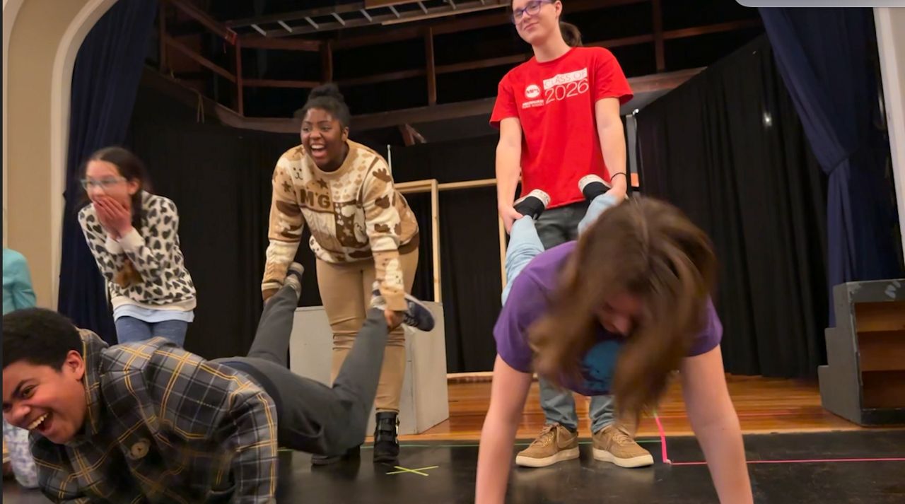 Milwaukee Youth Theater program teaches kids improv