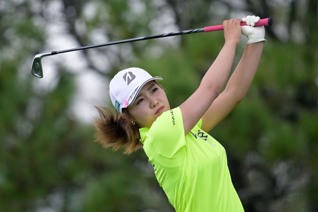 Maria Fassi delivers career-best 62 to take early LPGA lead