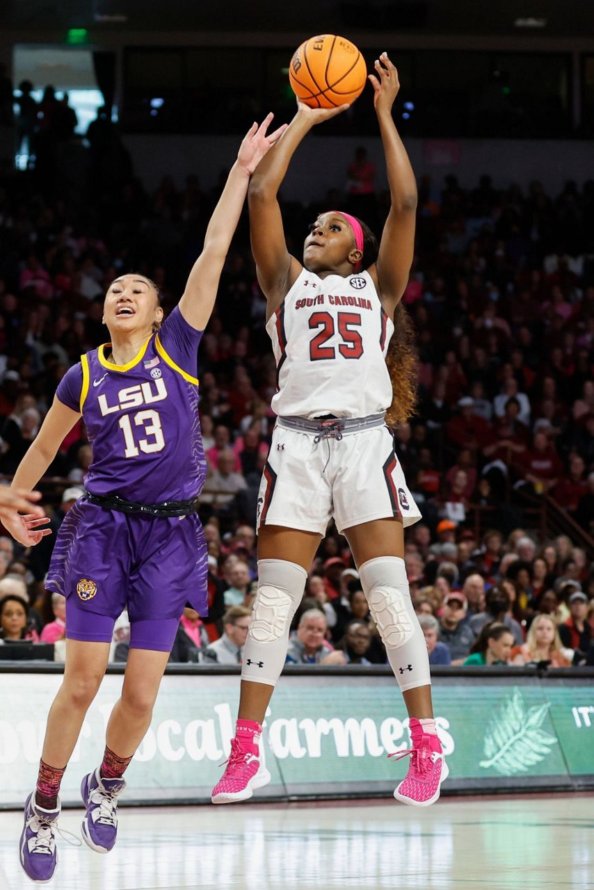 No. 1 Gamecocks stay perfect in showdown win over No. 3 LSU