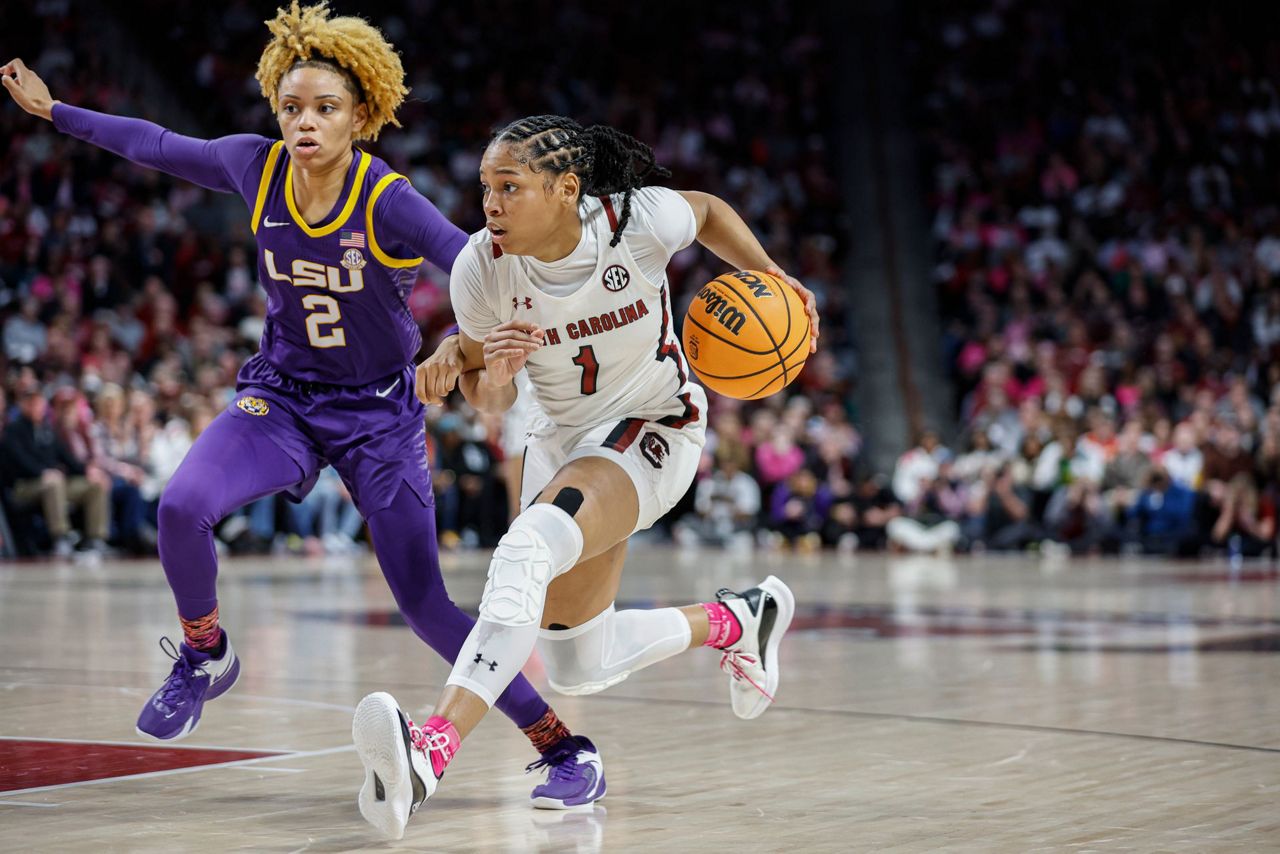 No. 1 Gamecocks stay perfect in showdown win over No. 3 LSU
