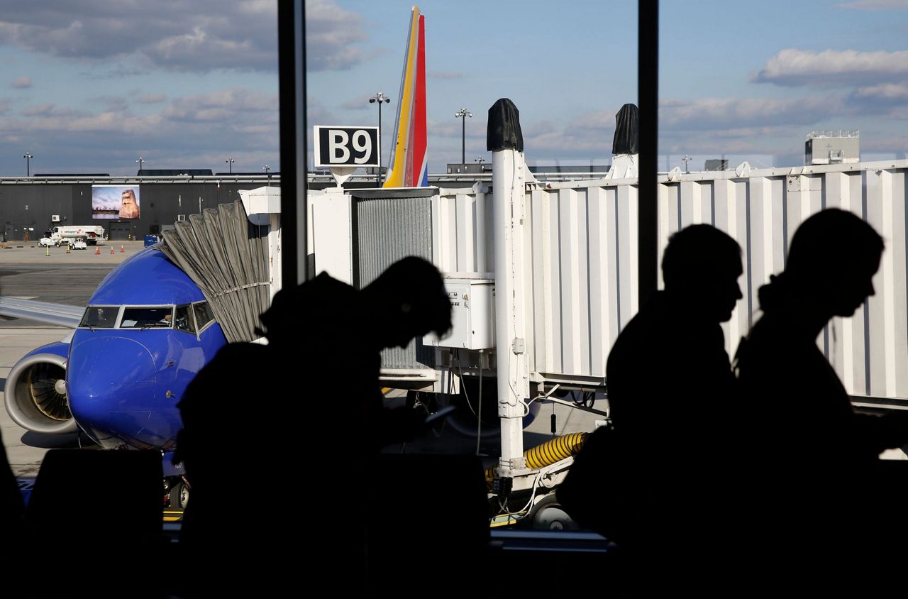 US airlines expect record crowds over Labor Day weekend