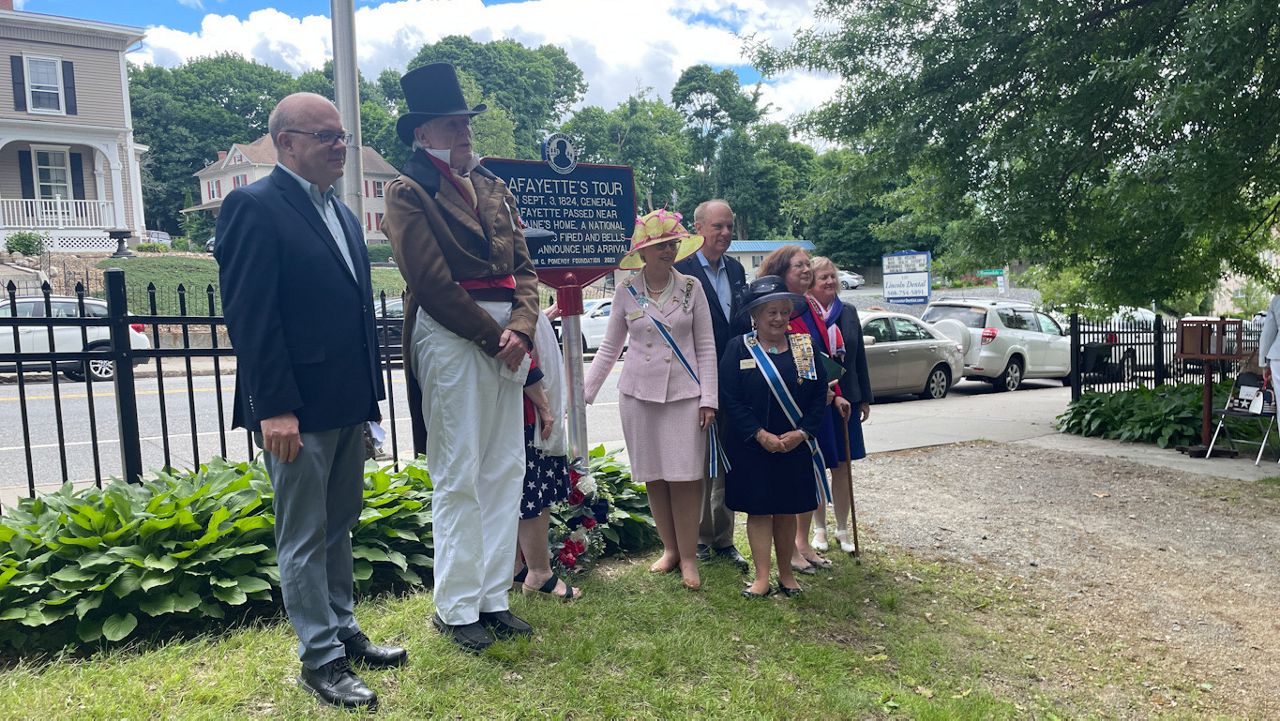 Colonel Timothy Bigelow Chapter unveils historic marker