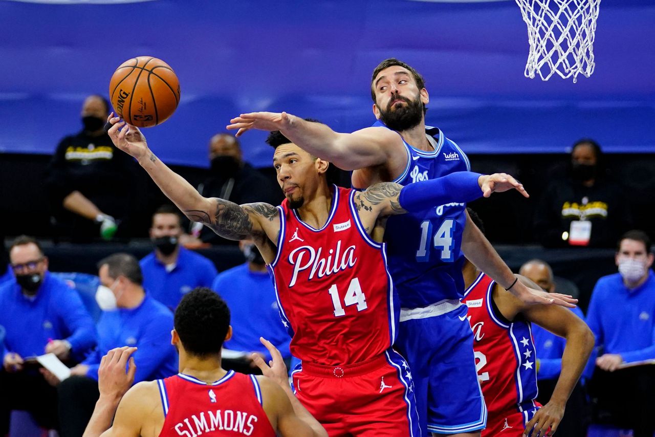 Harris shot in final seconds leads 76ers past Lakers 107-106