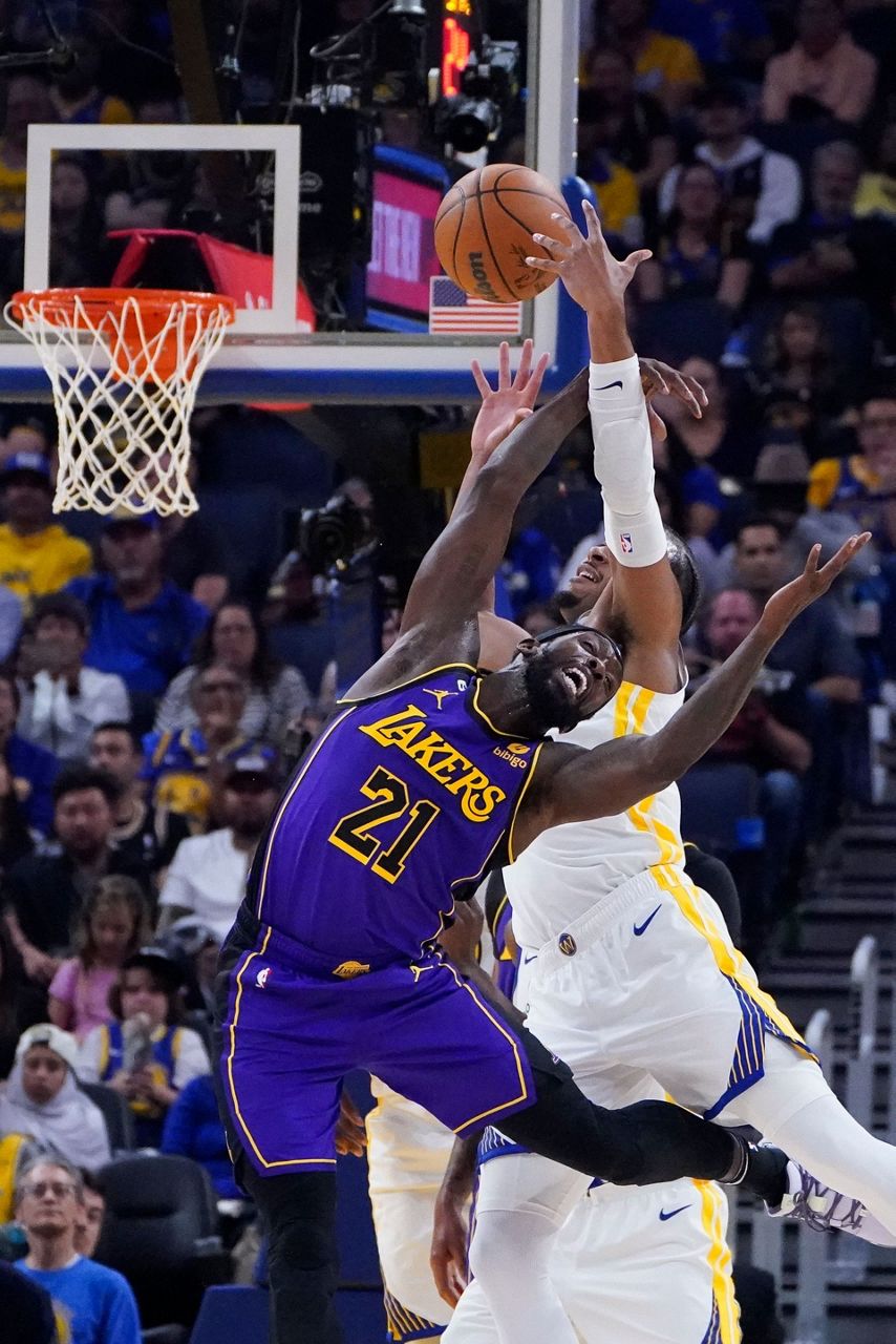 Stephen Curry, Warriors celebrate championship, beat Lakers