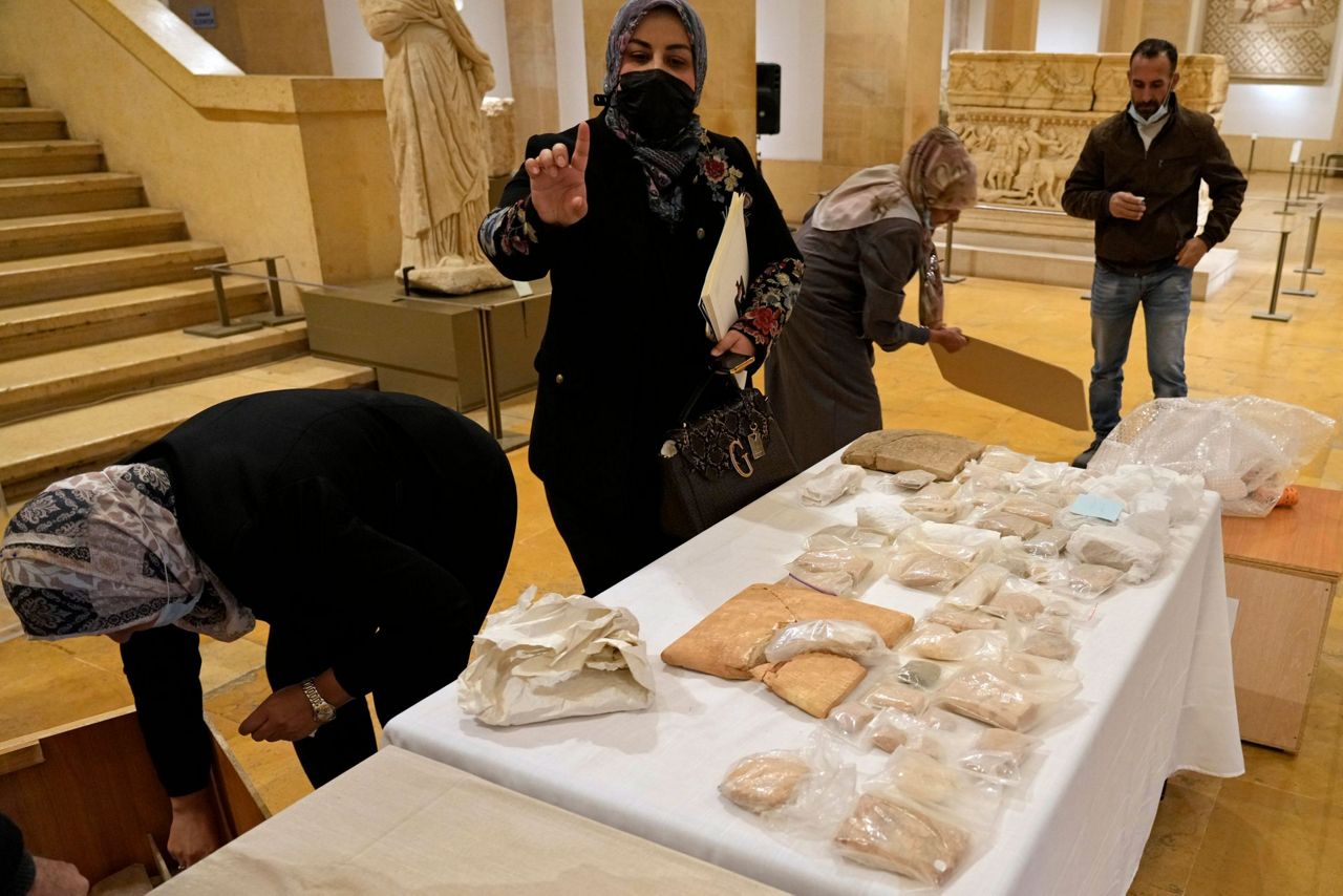 Lebanon returns 337 artifacts of different eras to Iraq