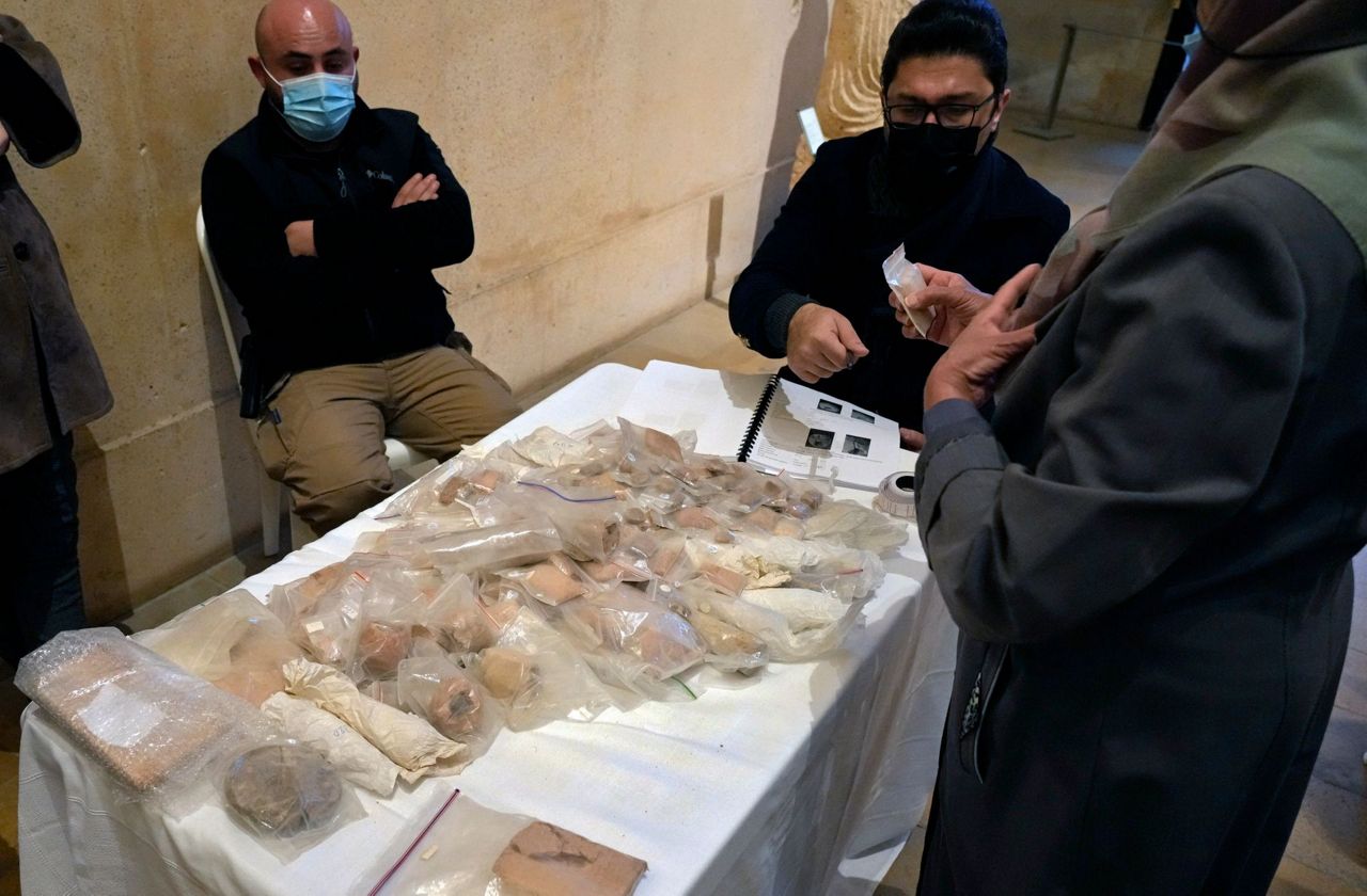 Lebanon returns 337 artifacts of different eras to Iraq