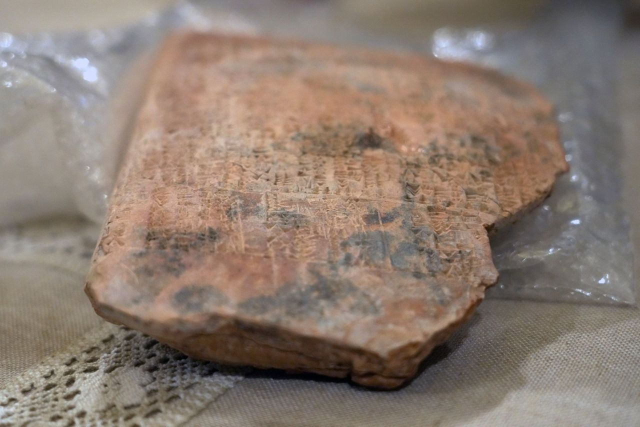 Lebanon returns 337 artifacts of different eras to Iraq