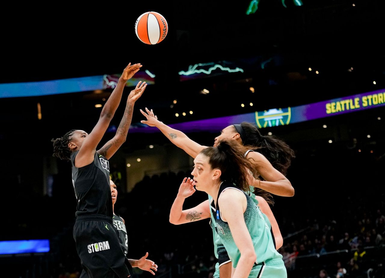 Jewell Loyd steps into more prominent role with rebuilding Seattle Storm