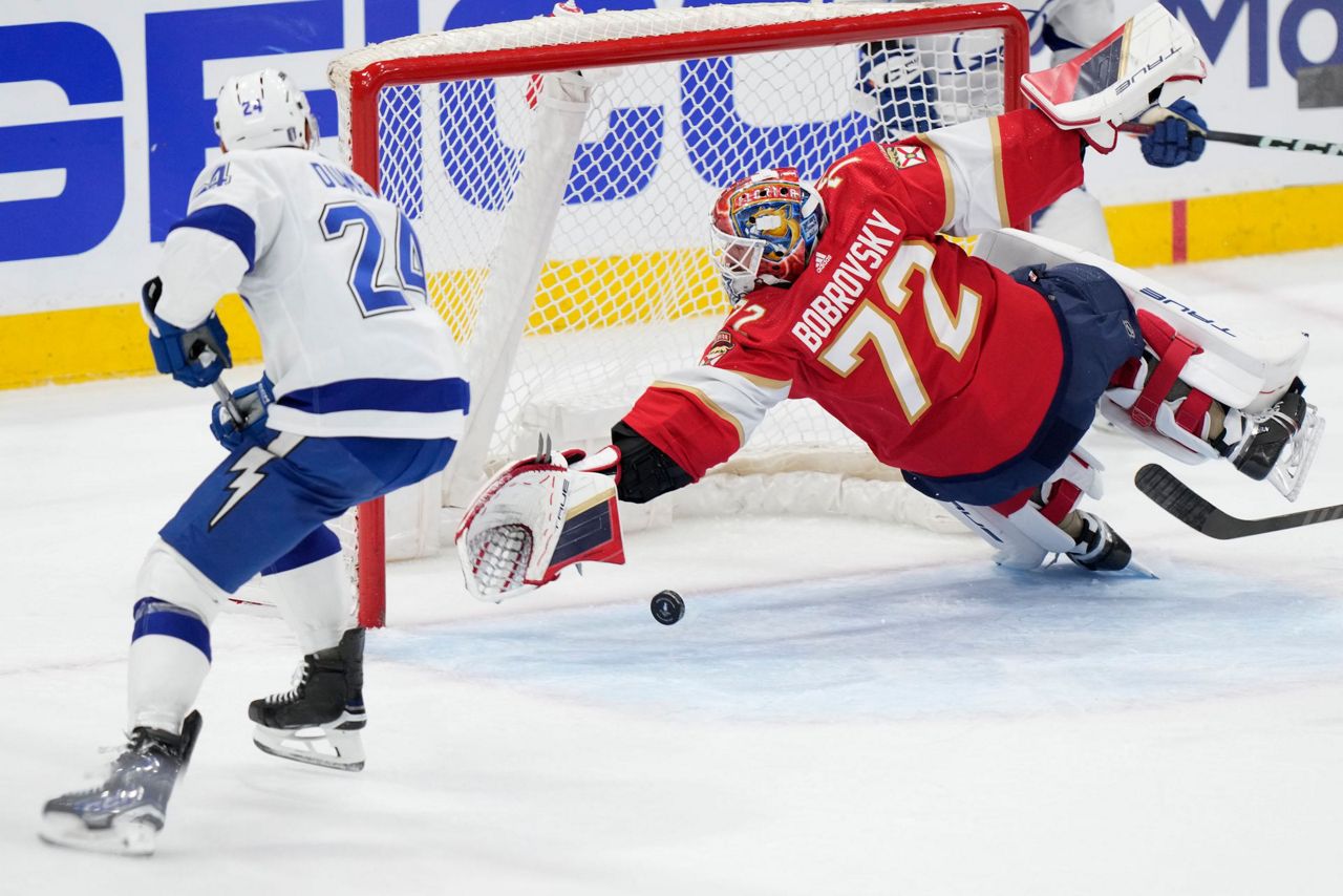 Bobrovsky makes incredible save during Panthers-Lightning playoff game