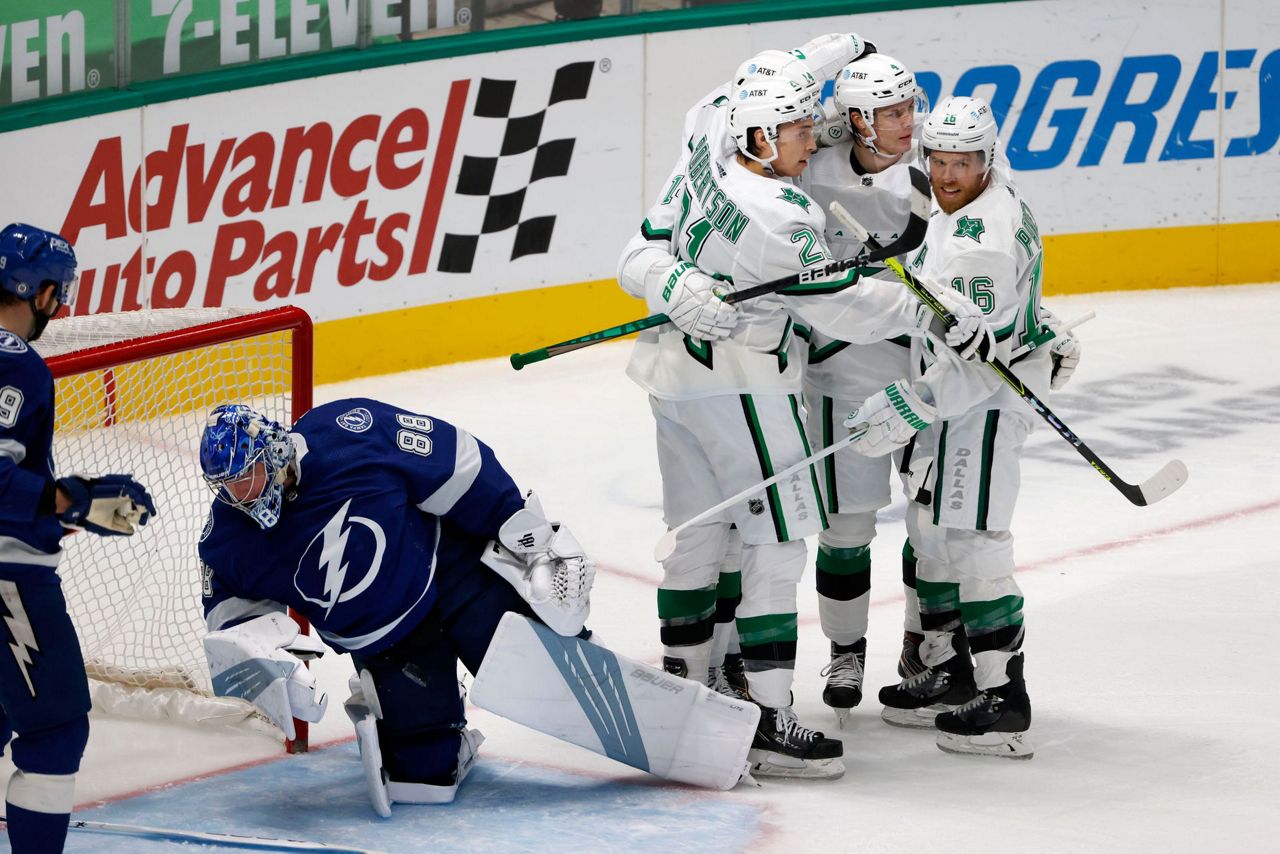 Lightning continue hold over Stars with 4-3 shootout victory