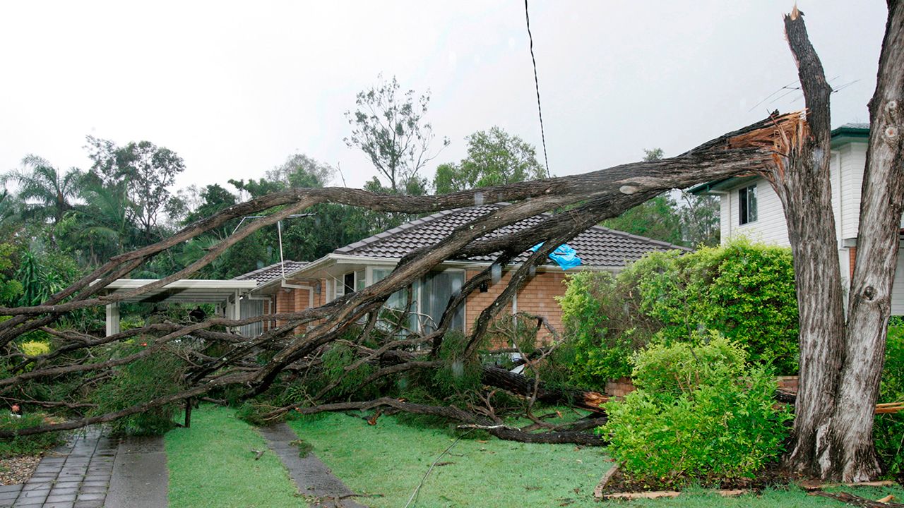 Know these lightning facts and myths