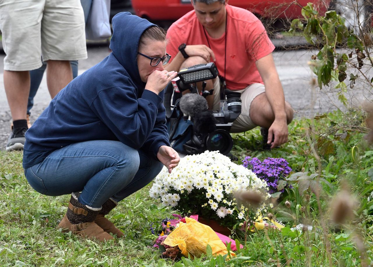 Police: 20 dead in upstate NY crash involving limousine