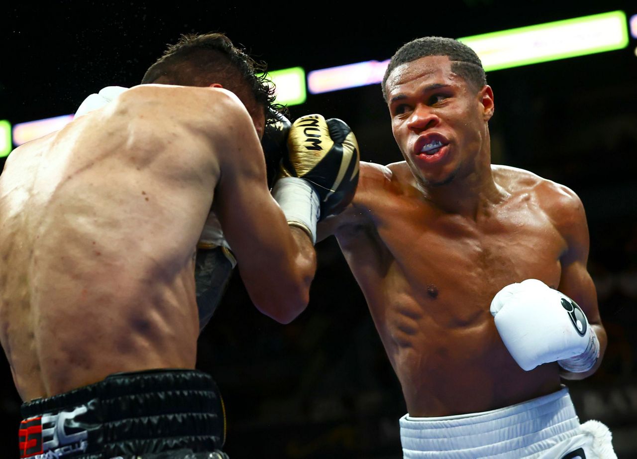 Haney keeps WBC Lightweight title, beats Linares by decision