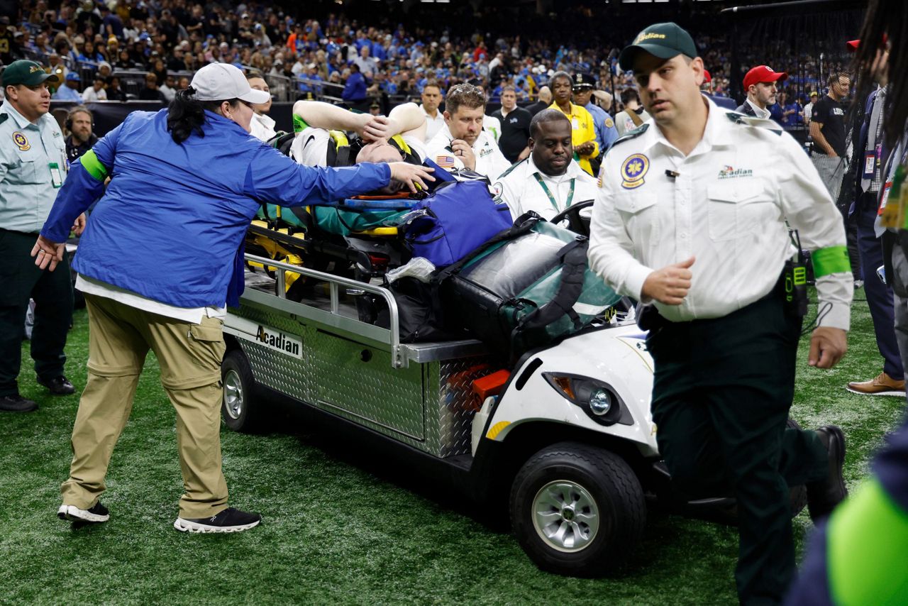 Chain crew member dislocated his knee during Lions-Saints game